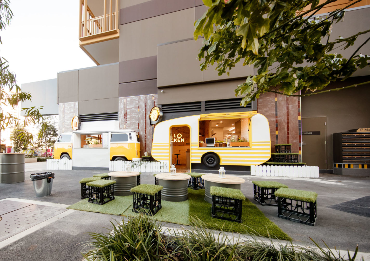 Hello Chicken - Clui Design