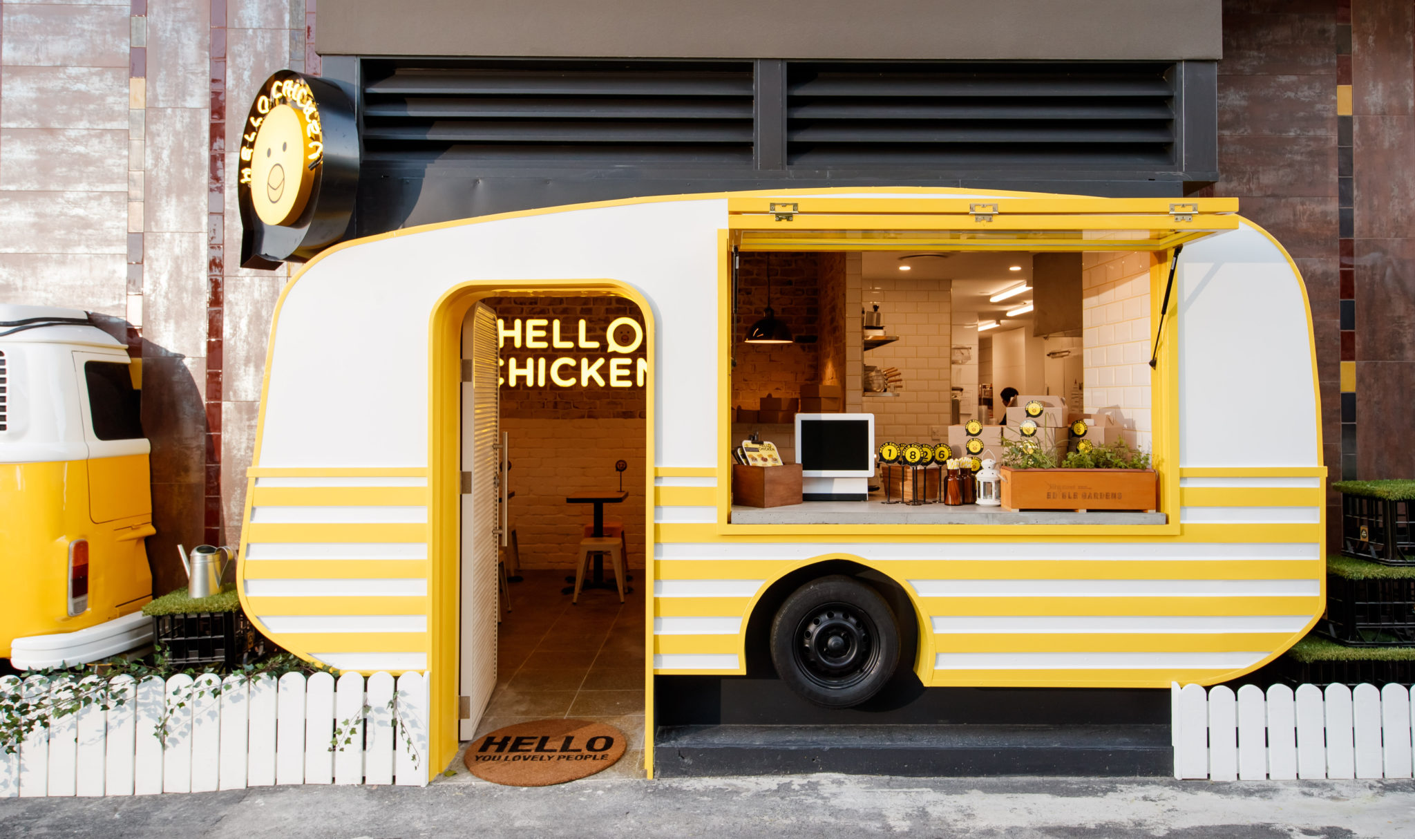 Hello Chicken - Clui Design