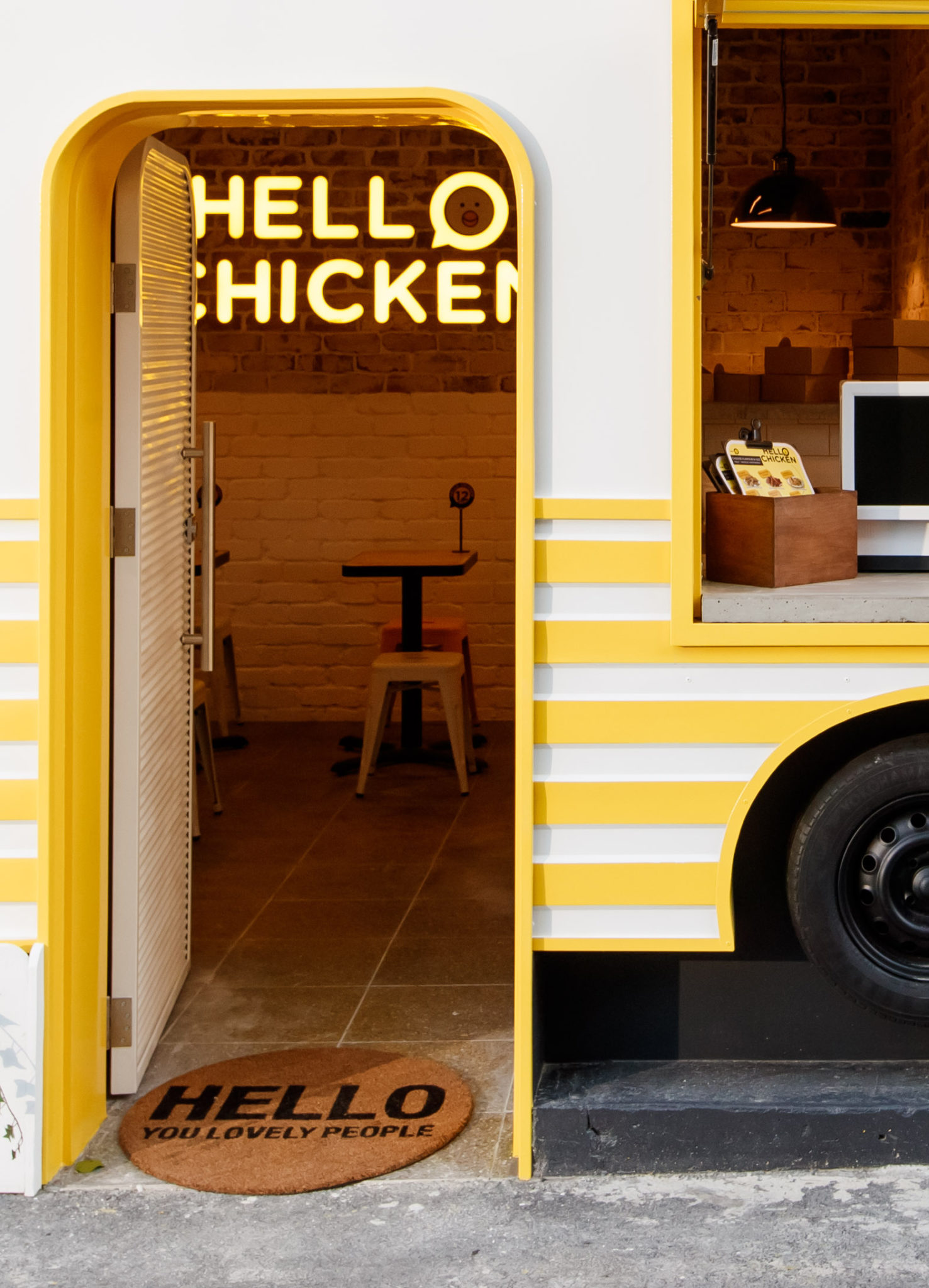 Hello Chicken - Clui Design