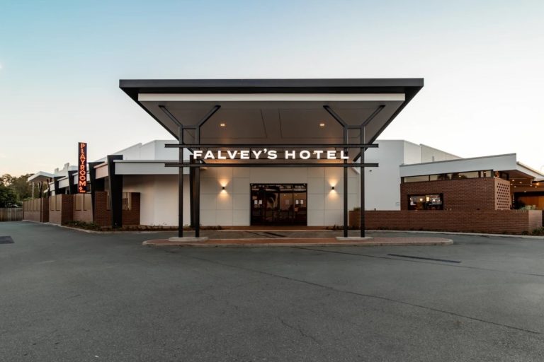 Falvey's Hotel - Clui Design