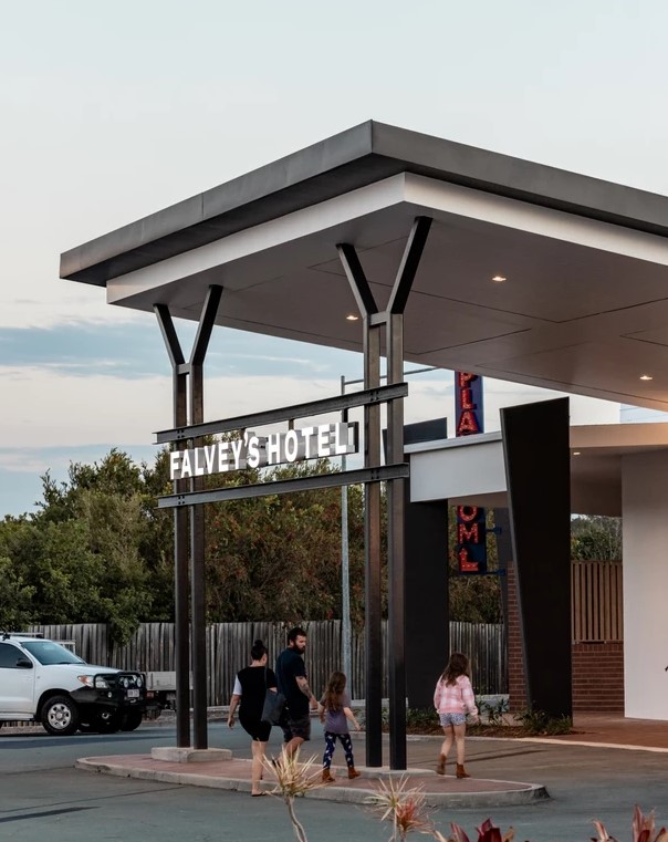 Falvey's Hotel - Clui Design