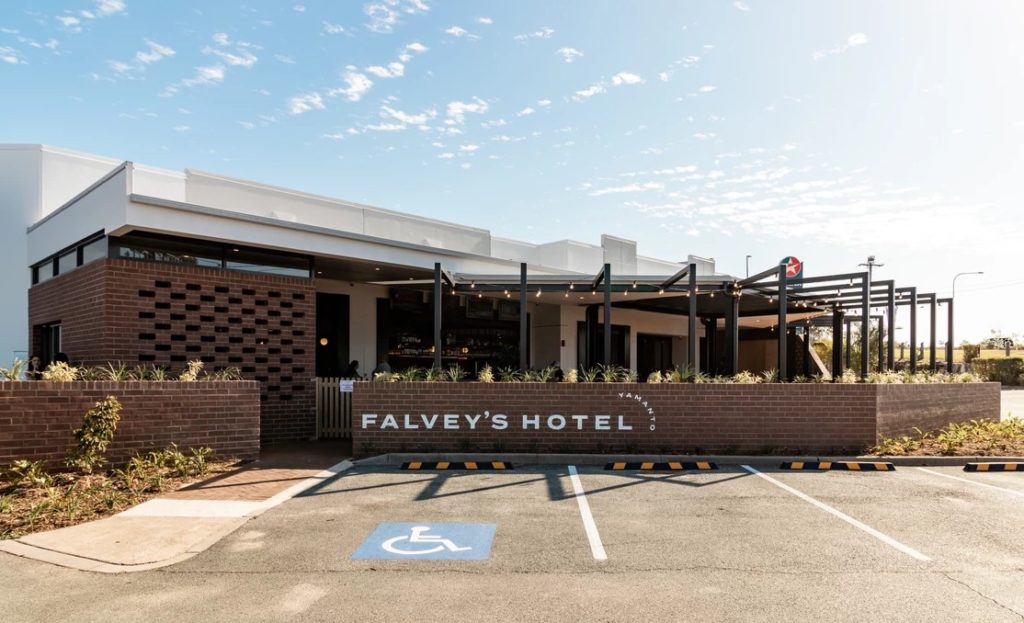 Falvey's Hotel - Clui Design